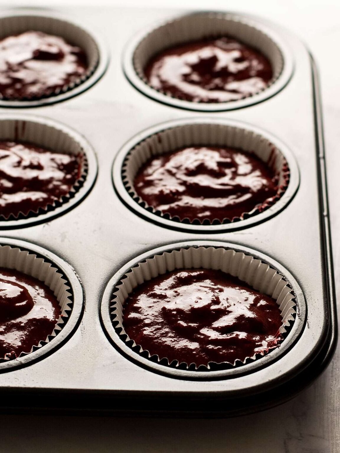 Healthy Chocolate & Beetroot Cupcakes w/ Easy Frosting